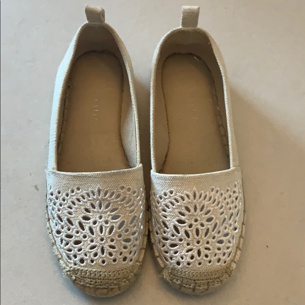 Kelly & Katie Cream Flats With Embroidery. - Gem
